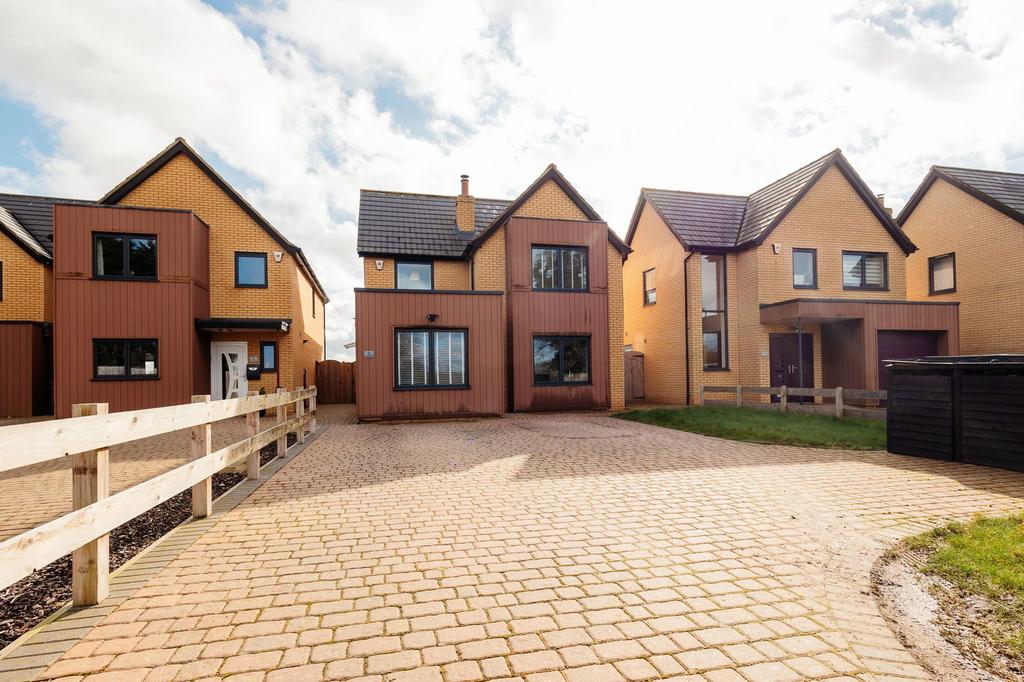 Polhawn Close, Braintree CM7 4 bed detached house - £525,000