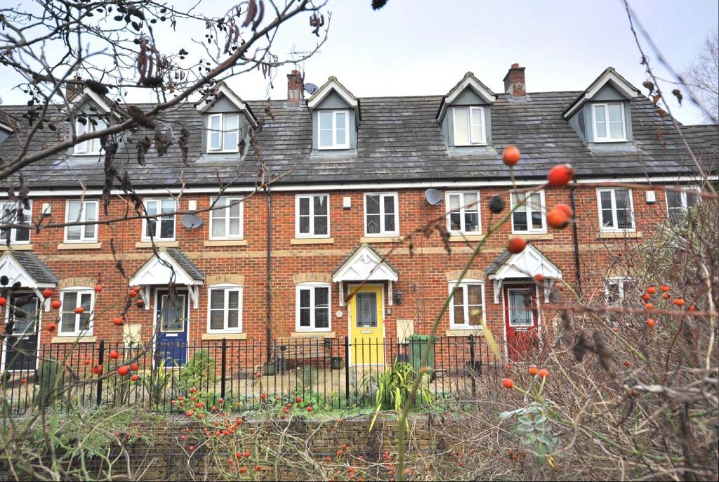 Little Mill Court, Stroud... 3 bed terraced house to rent - £1,200 pcm ...
