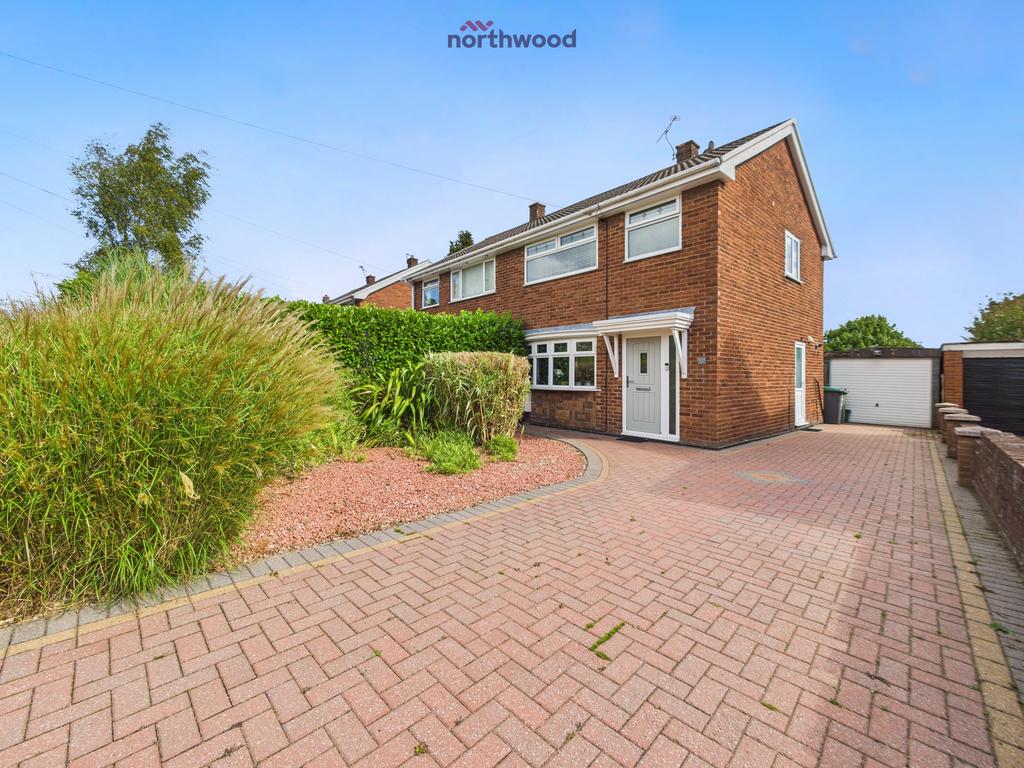 Pine Close, Summerhill, Wrexham, LL11 3 bed semi-detached house - £200,000