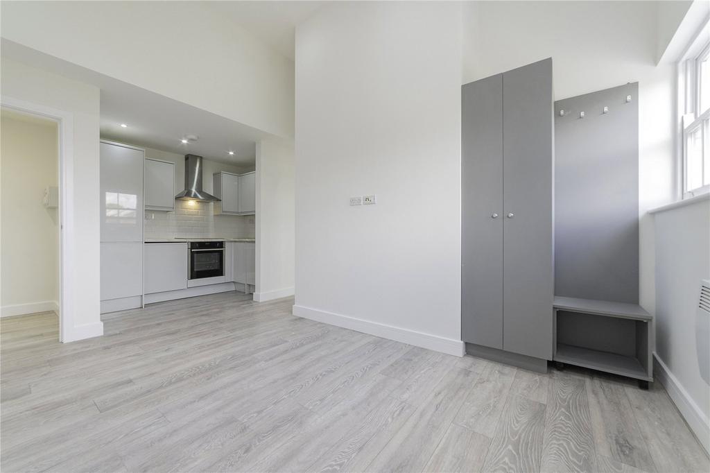 High Street, High Barnet... Studio - £1,395 pcm (£322 pw)