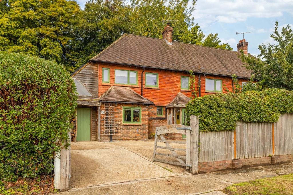 Ashdown Close, Forest Row, RH18 4 bed semi-detached house - £575,000