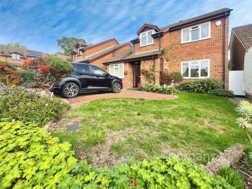 Kiln Way, Aldershot, Hampshire 4 bed detached house - £525,000
