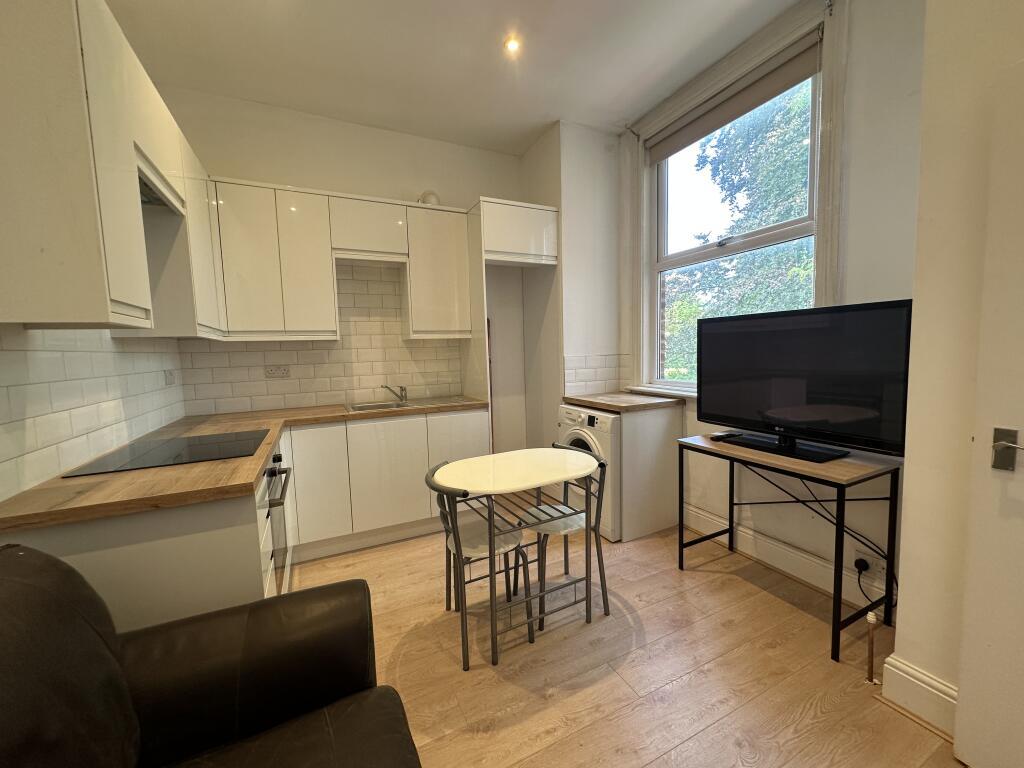 Eylewood Rd, London, SE27 1 bed flat - £1,050 pcm (£242 pw)