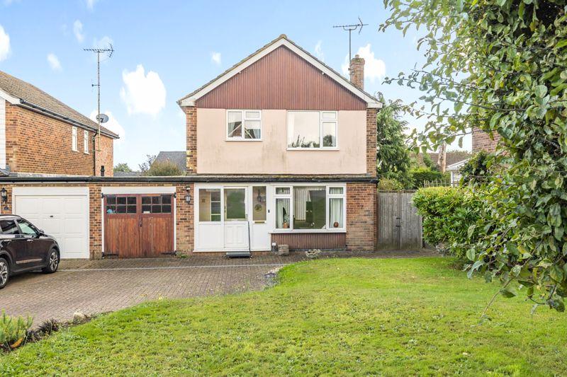 Oatfield Drive, Cranbrook 3 bed detached house - £450,000