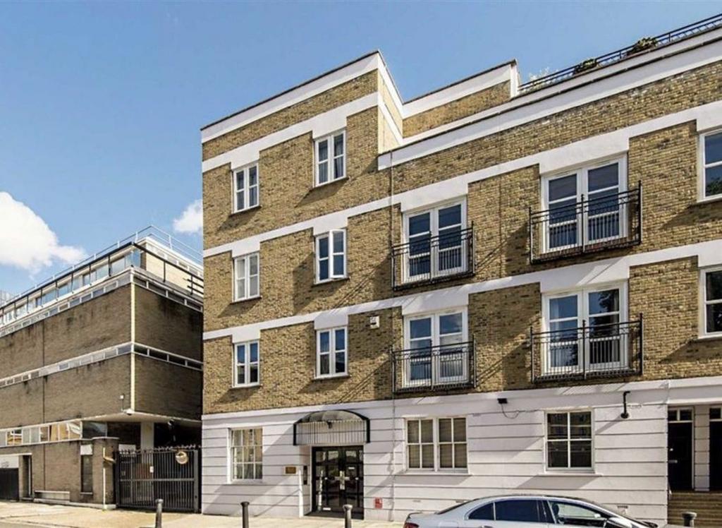 St. Mark Street, London E1 2 bed flat to rent - £2,750 pcm (£635 pw)