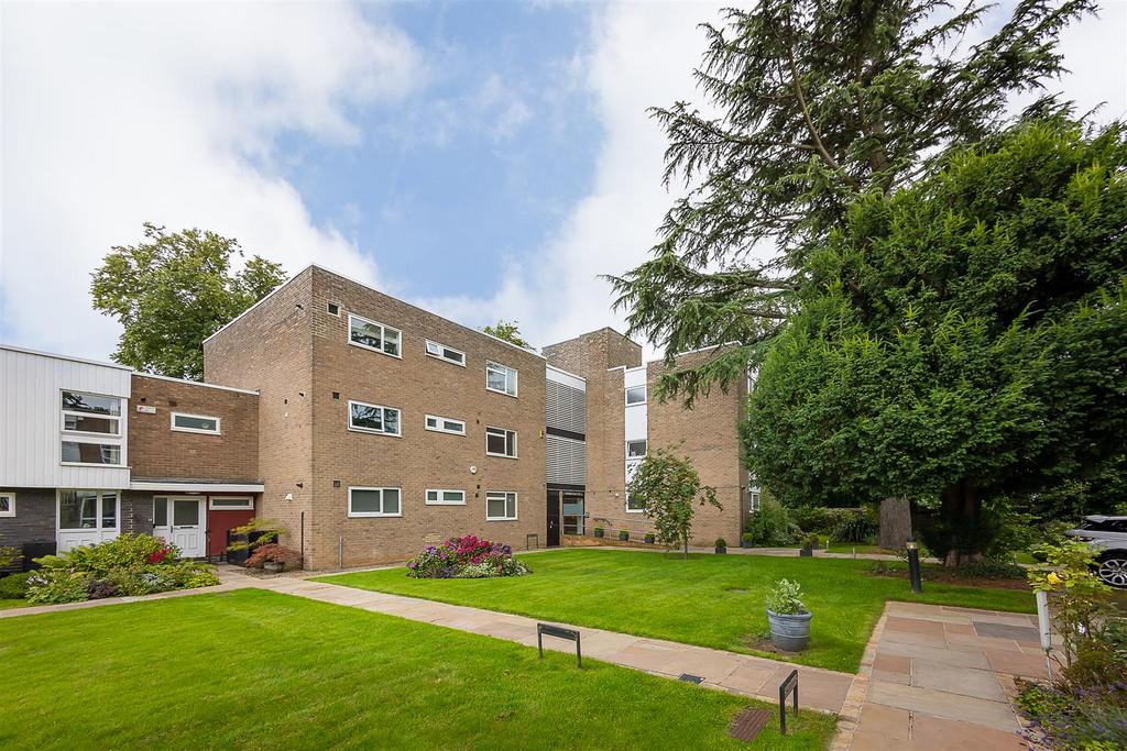 Ferndene Court, Moor Road South... 2 bed flat - £1,500 pcm (£346 pw)
