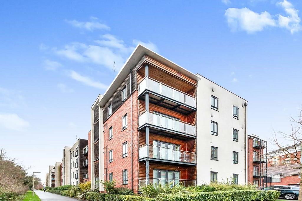 Sinclair Drive, Hampshire RG21 2 bed flat to rent - £1,250 pcm (£288 pw)