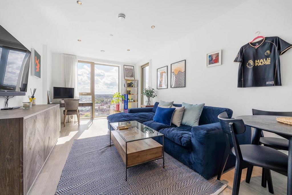 Stockwell Road, SW9 1 bed flat - £475,000