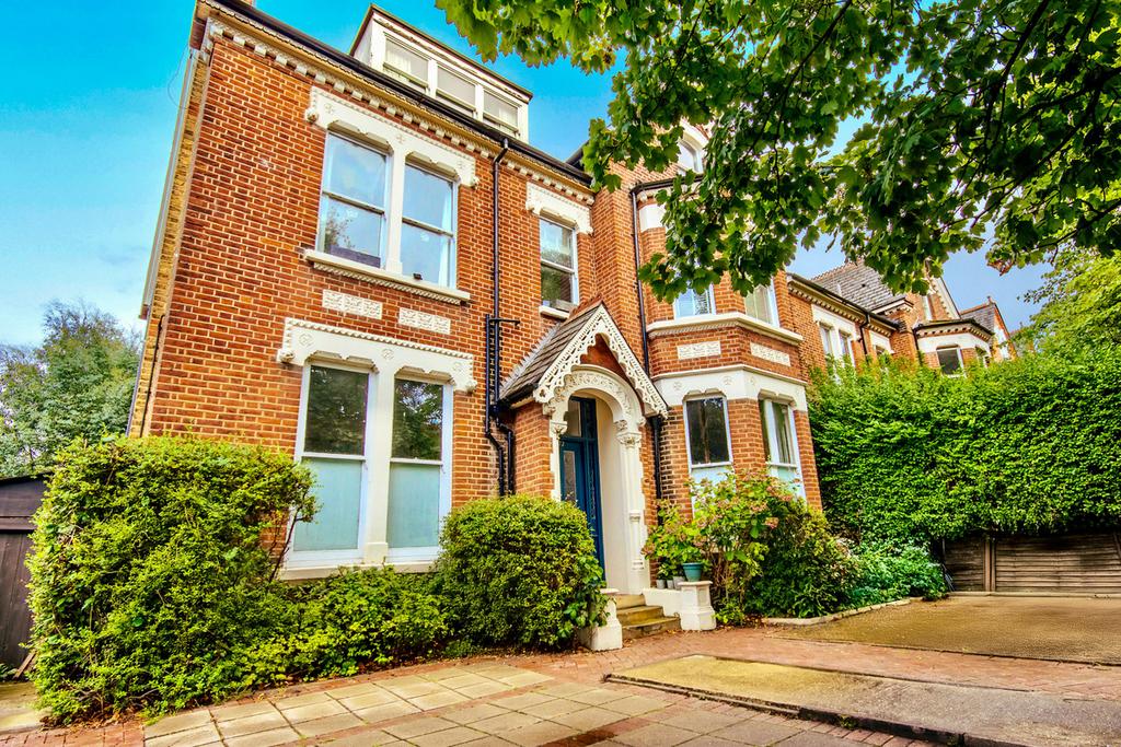 Trinity Road, London, SW18 2 bed flat for sale - £500,000