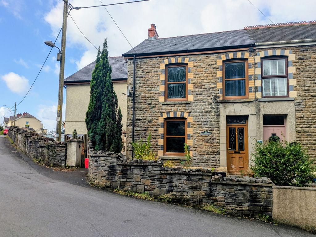 Heol Y Garn, Garnswllt, SA18 2RN 5 bed semi-detached house - £275,000