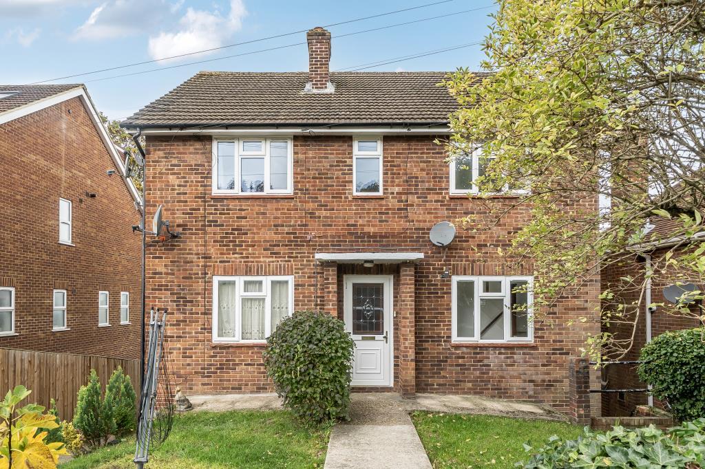 Hampden Road, Buckinghamshire, HP13 2 bed apartment - £1,400 pcm (£323 pw)