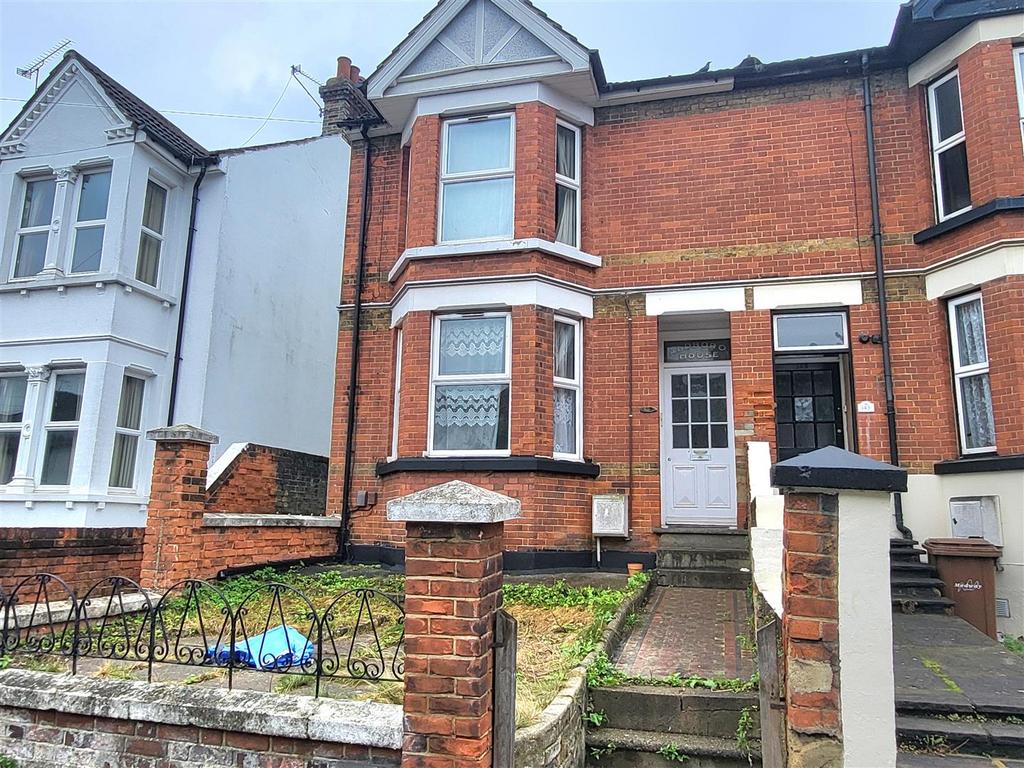 Gillingham Road, Gillingham 2 bed flat - £1,200 pcm (£277 pw)