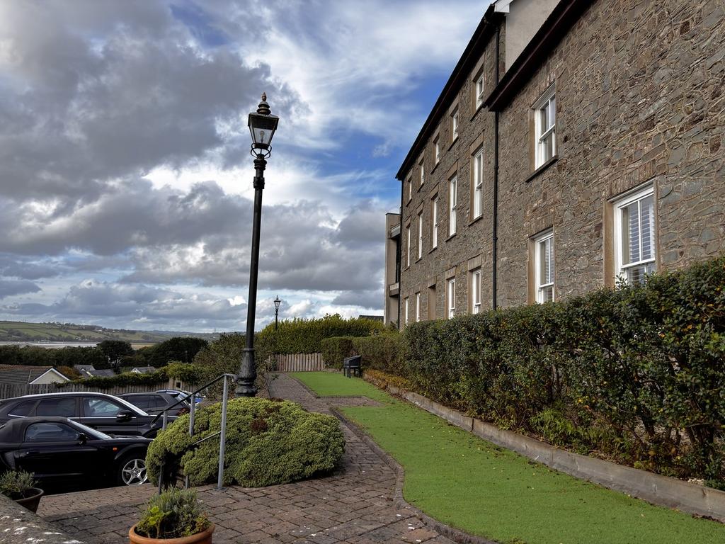 Caradog Court, Ferryside SA17 3 bed apartment - £230,000