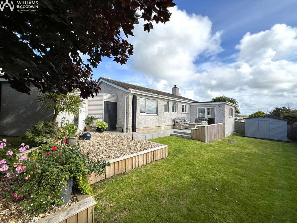Sarn Estate, Llanfechell, Anglesey, LL68 3 bed detached bungalow for ...