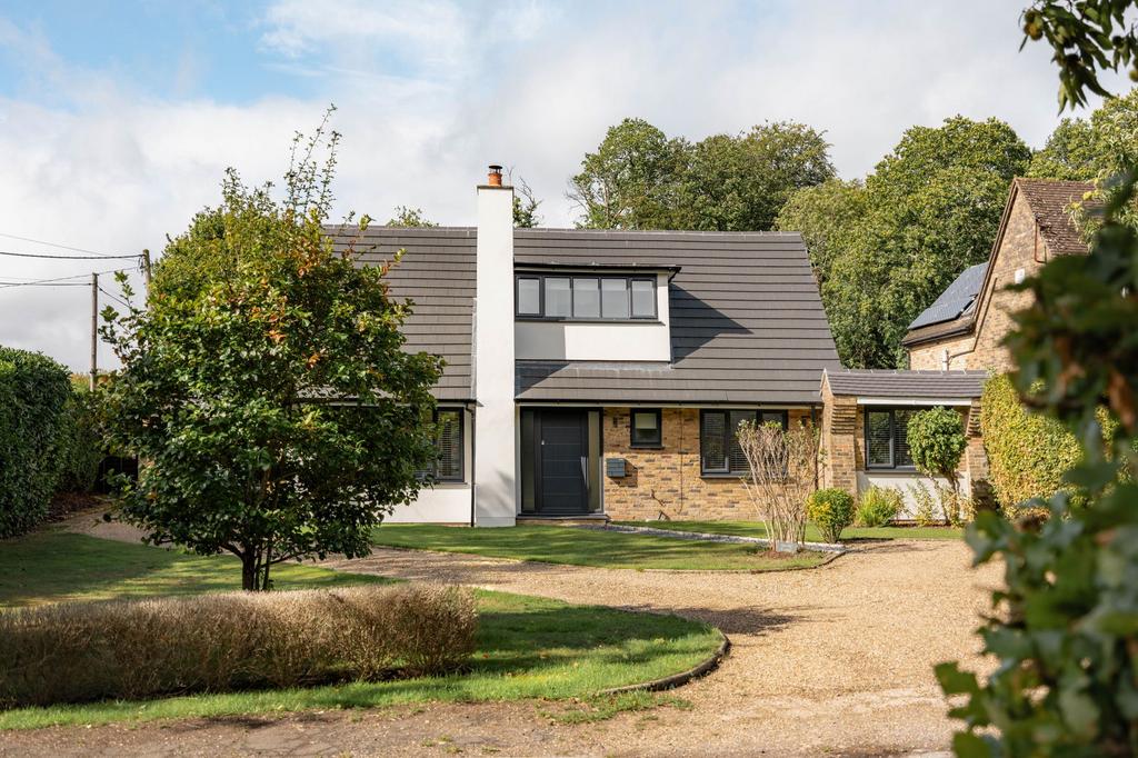 Hollybush Close, Potten End... 5 bed detached house - £1,075,000