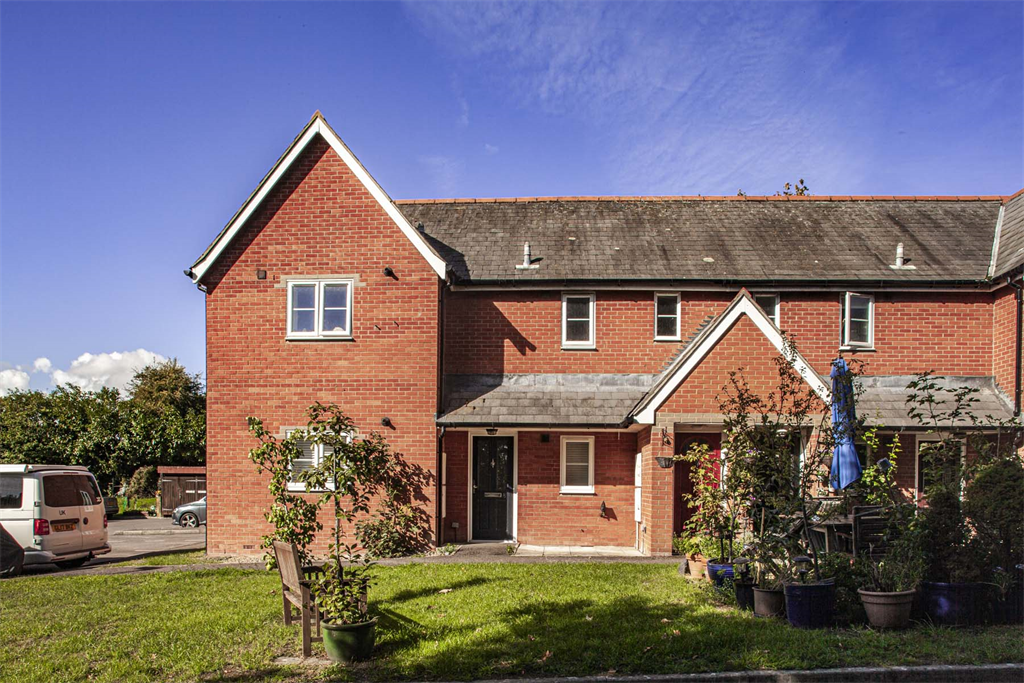 8 Waterloo Close, Cholsey, OX10 2 bed apartment - £1,295 pcm (£299 pw)