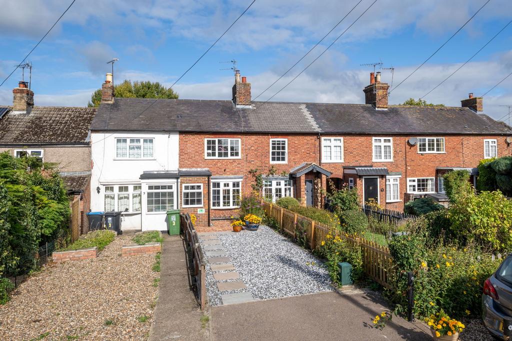 Lower Icknield Way, Tring HP23 2 bed terraced house - £460,000