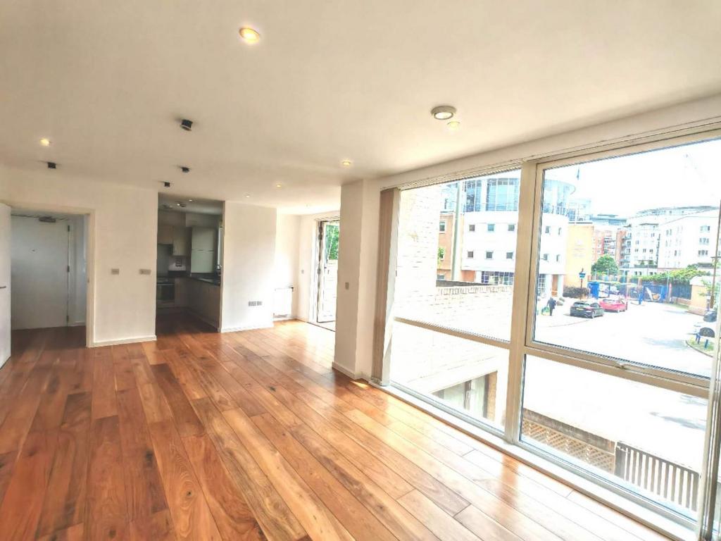 Gower Court, Grahame Park Way, NW9 3 bed maisonette - £2,100 pcm (£485 pw)