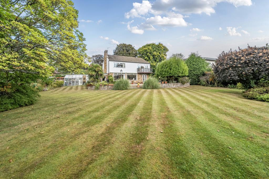 Bulstrode Way, Gerrards Cross... 3 bed detached house - £1,750,000