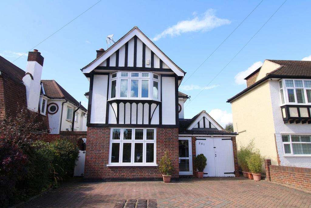 Pickhurst Lane, West Wickham, BR4 3 bed detached house - £850,000