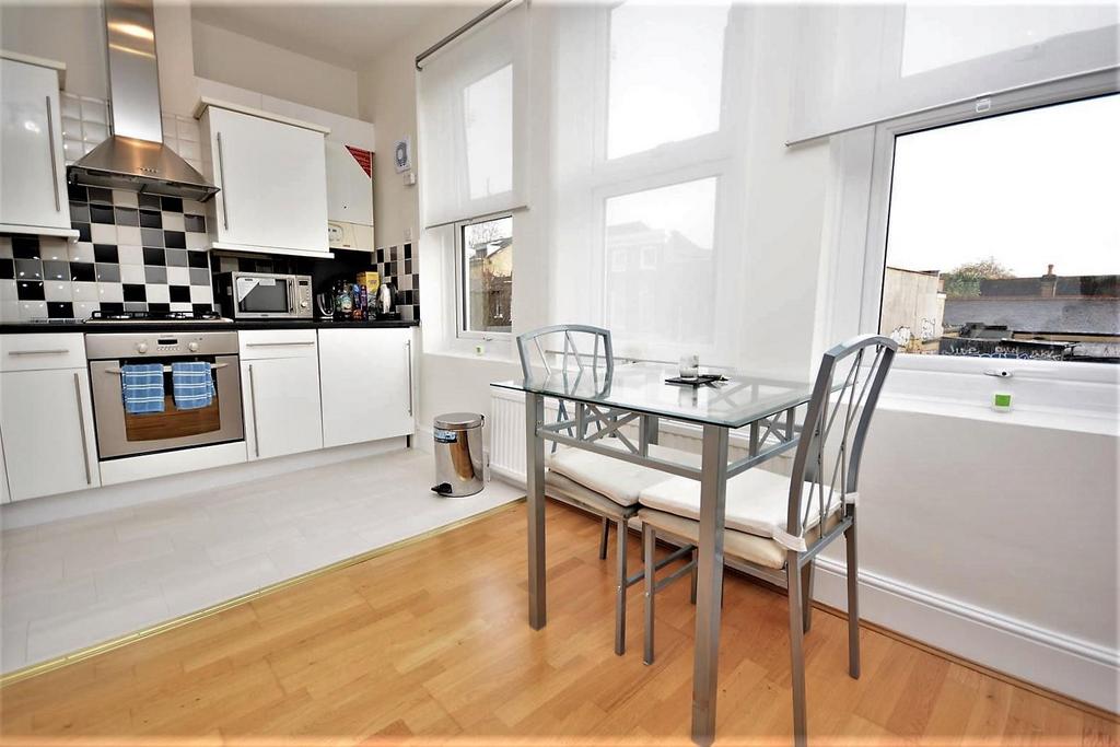 Tooting High Street, Tooting SW17 1 bed flat - £1,500 pcm (£346 pw)