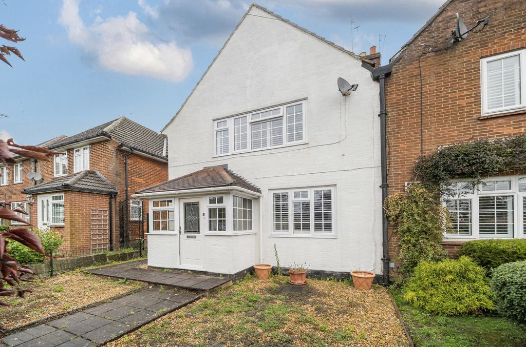 Kingsclere Road, Basingstoke, Hampshire 3 bed semi-detached house for ...