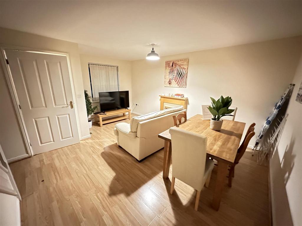 Harris Road, Doncaster DN3 3 bed semi-detached house to rent - £950 pcm ...