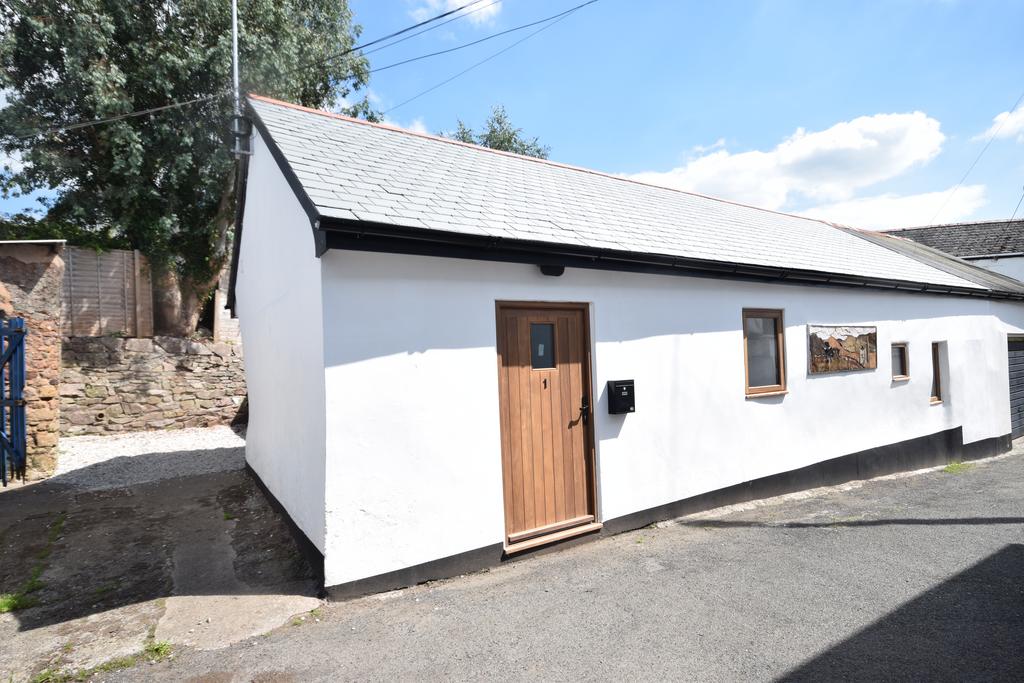 Buddle Lane, Hatherleigh, Devon 2 bed bungalow - £850 pcm (£196 pw)