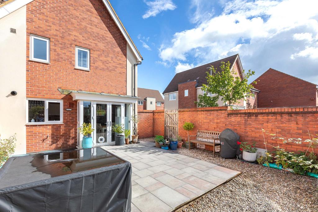 Lyde Green, Bristol BS16 3 bed end of terrace house - £375,000