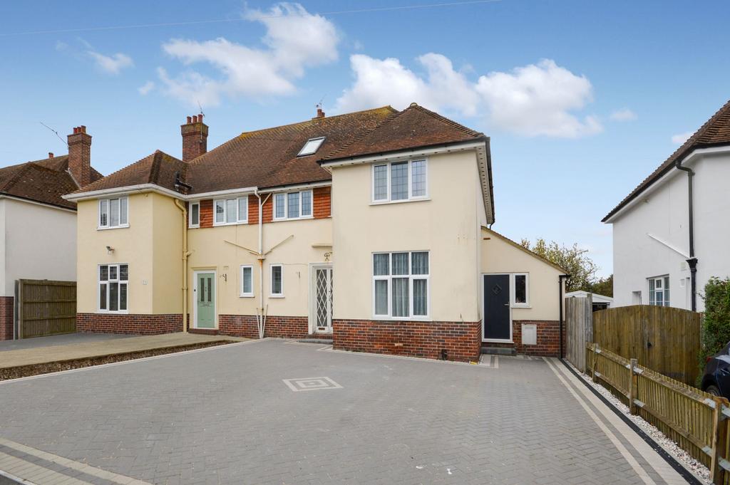 Surrenden Road, Folkestone CT19 4 bed semi-detached house - £500,000