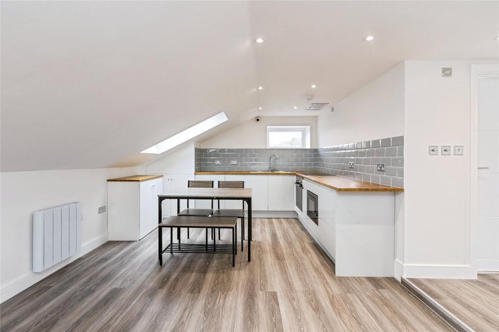 High Street, Barnet, London, EN5 Studio - £1,395 pcm (£322 pw)