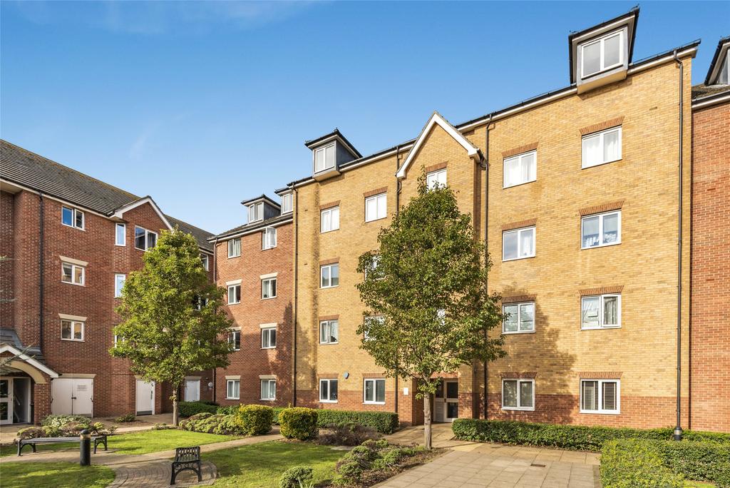 Omega Court, Romford RM7 2 bed apartment for sale - £290,000