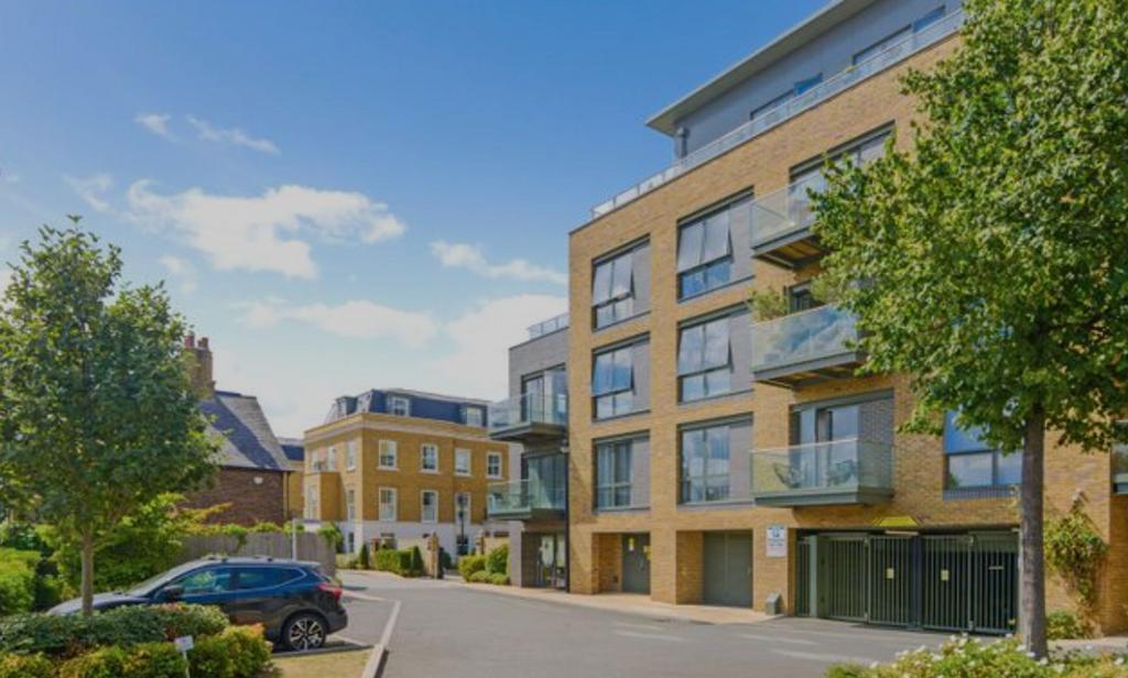Brewery Lane, Twickenham TW1 4 bed end of terrace house - £4,930 pcm (£ ...