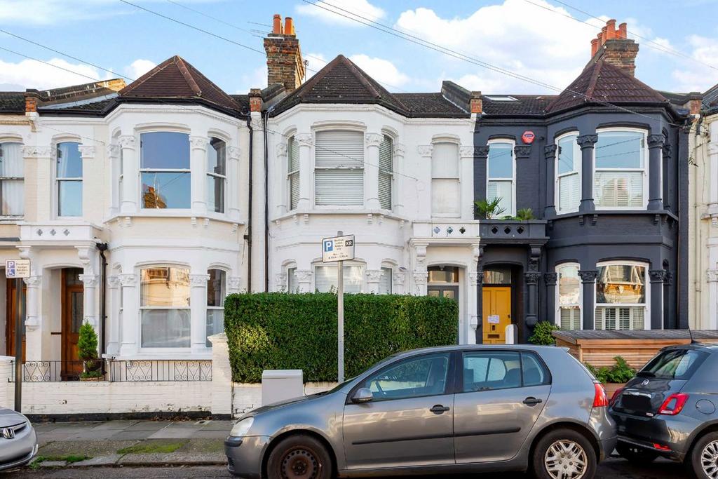 Purves Road, London NW10 2 bed flat - £2,197 pcm (£507 pw)