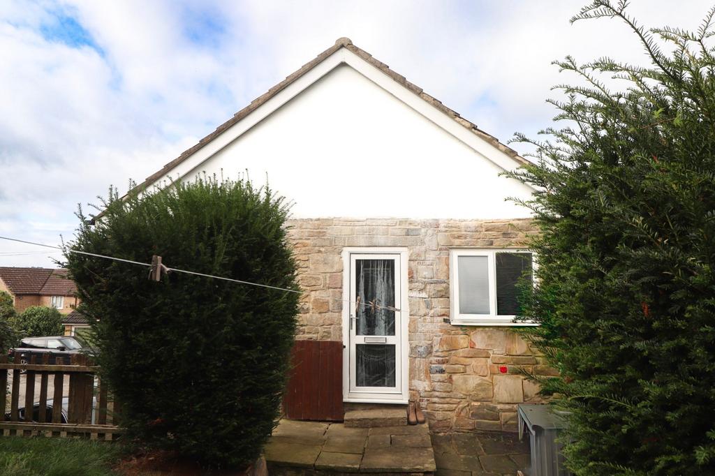 Whitecote Lane, Leeds, West... 2 bed property - £895 pcm (£207 pw)