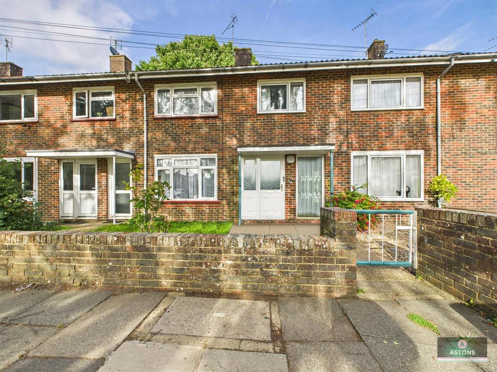Irving Walk, Crawley RH10 3 bed terraced house - £360,000