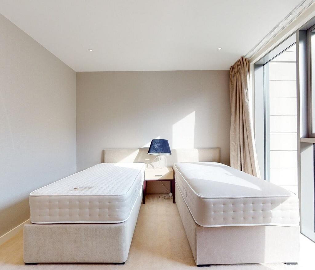 Cremer Street 3 bed flat - £4,450 pcm (£1,027 pw)