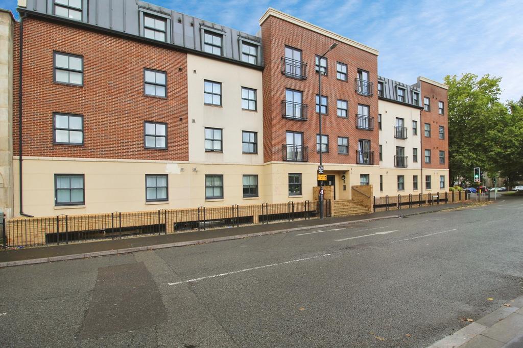 York Road, Bristol BS3 2 bed flat - £1,450 pcm (£335 pw)