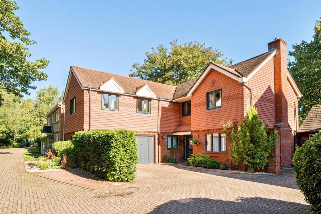Quayside, Church Lane, Botley... 5 bed detached house - £975,000