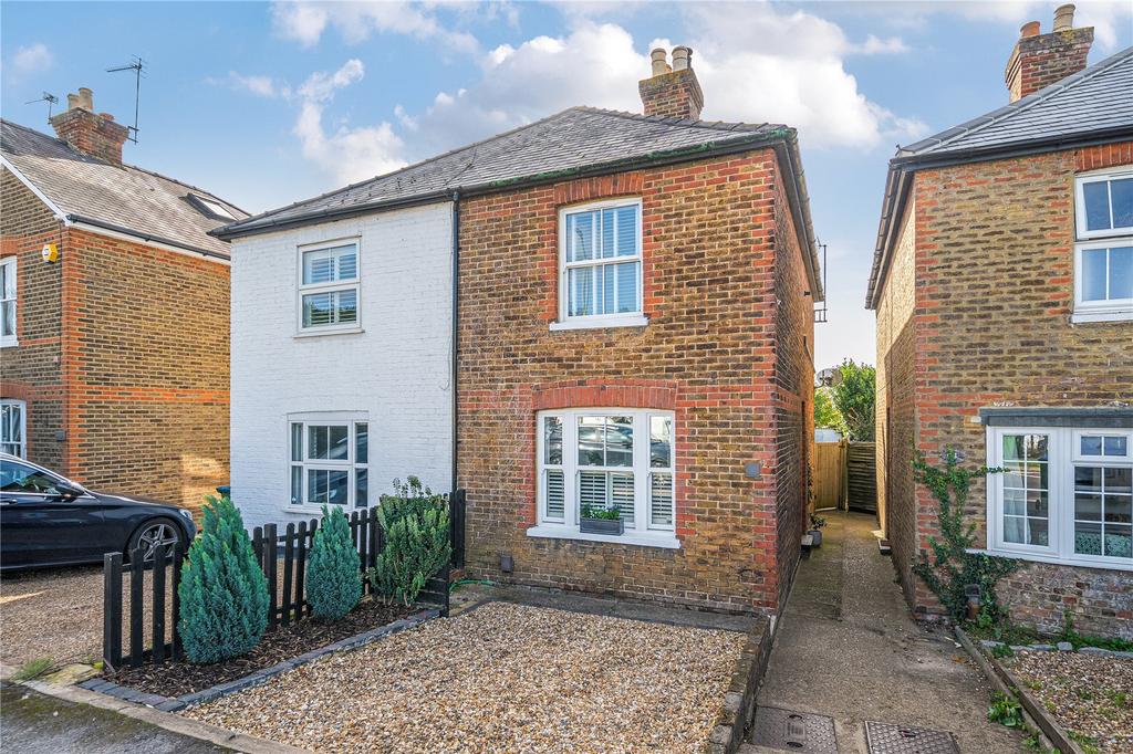 Portsmouth Road, Cobham, KT11 2 bed semi-detached house - £495,000