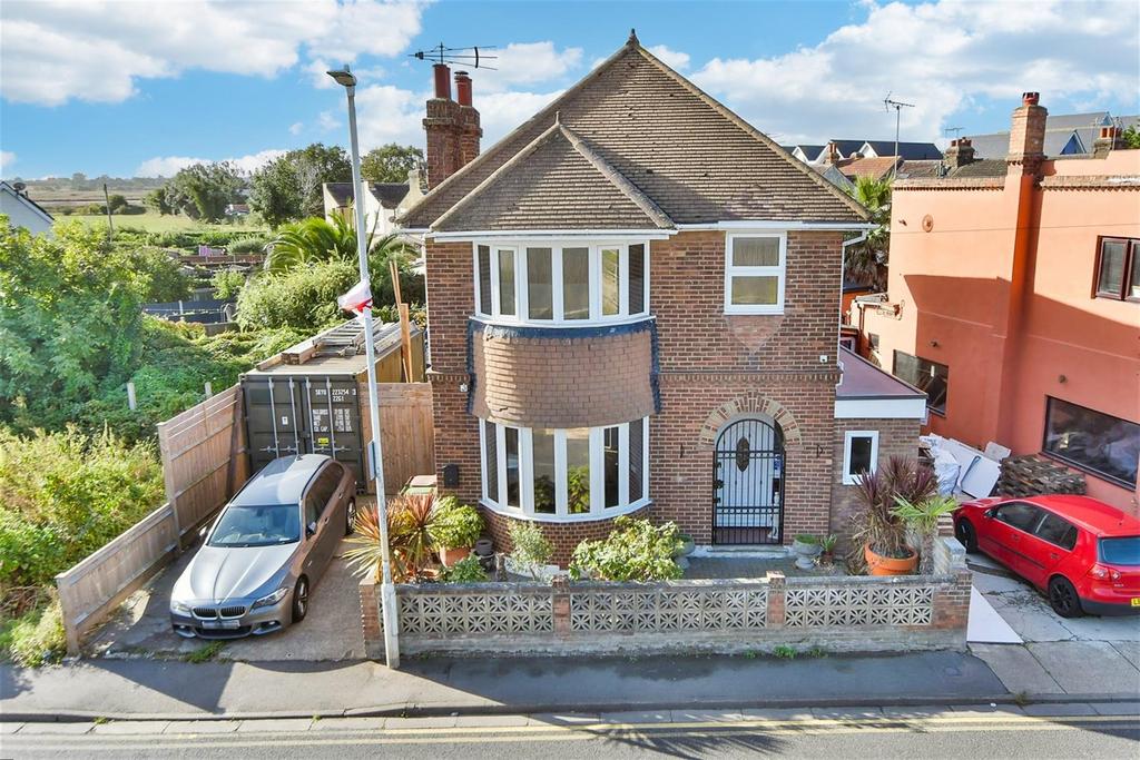 Marine Parade, Sheerness, Kent 2 bed detached house for sale - £325,000