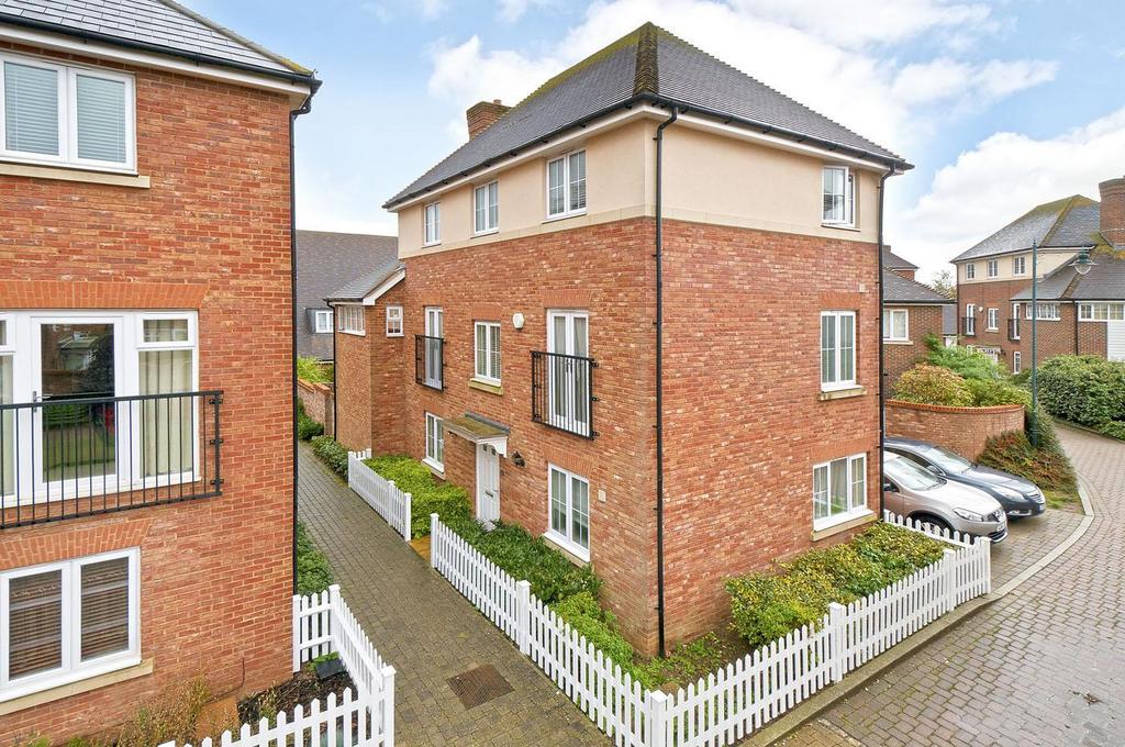 Richmond Avenue, Kings Hill, ME19 4FE 4 bed detached house - £2,300 pcm ...