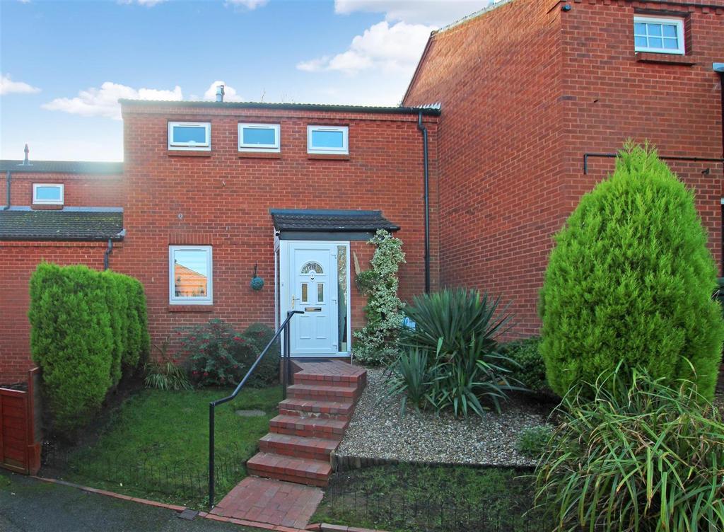 Paddock Lane, Redditch, B98 7XP 2 bed terraced house - £995 pcm (£230 pw)