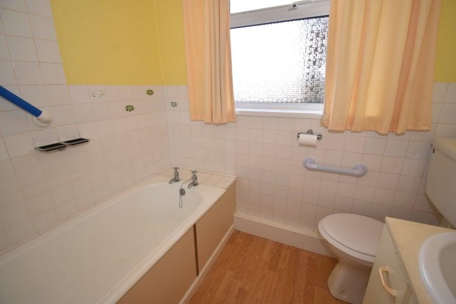 Knowle Drive, Exwick, Exeter, EX4 2 bed semi-detached bungalow for sale ...