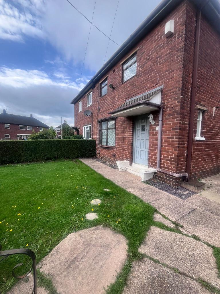 Netley Place, Blurton... 2 bed semi-detached house - £750 pcm (£173 pw)