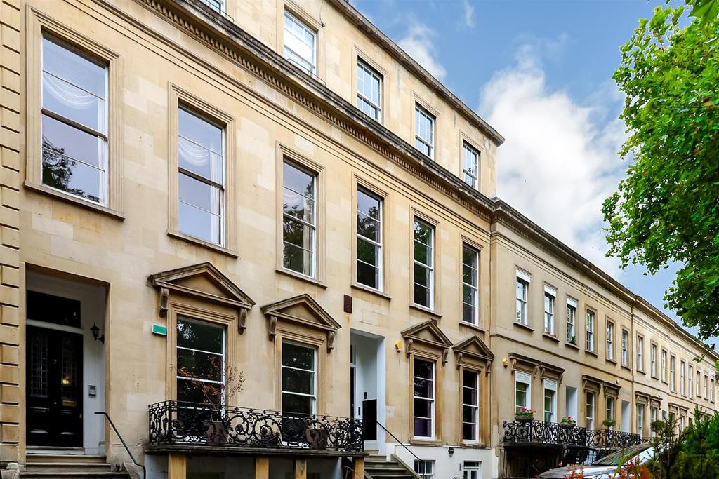 Royal Parade, Cheltenham 1 bed flat - £1,150 pcm (£265 pw)