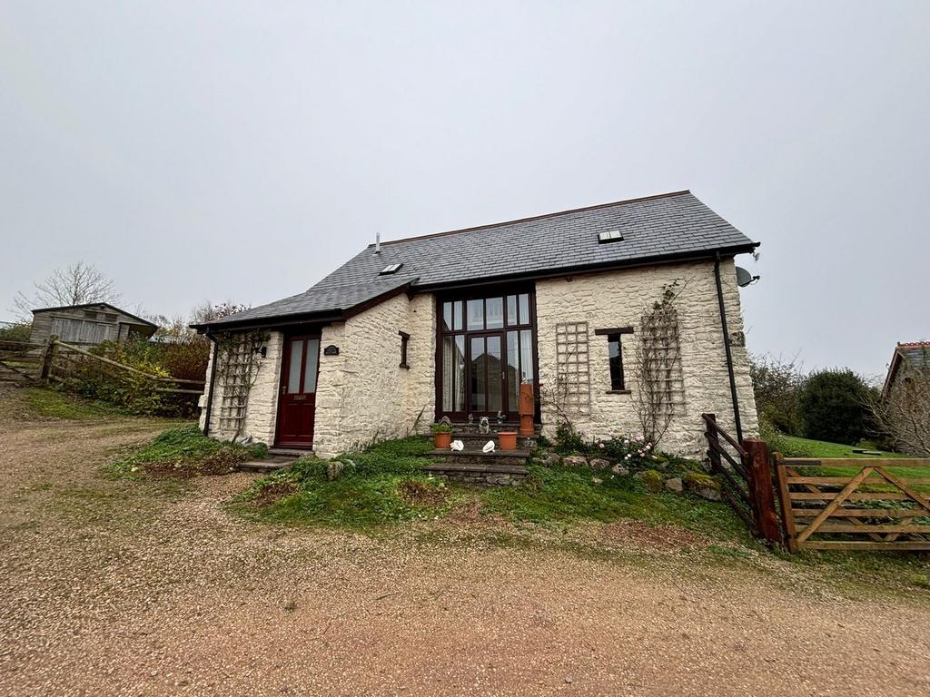 Pontfaen, Brecon, LD3 2 bed barn conversion - £775 pcm (£179 pw)