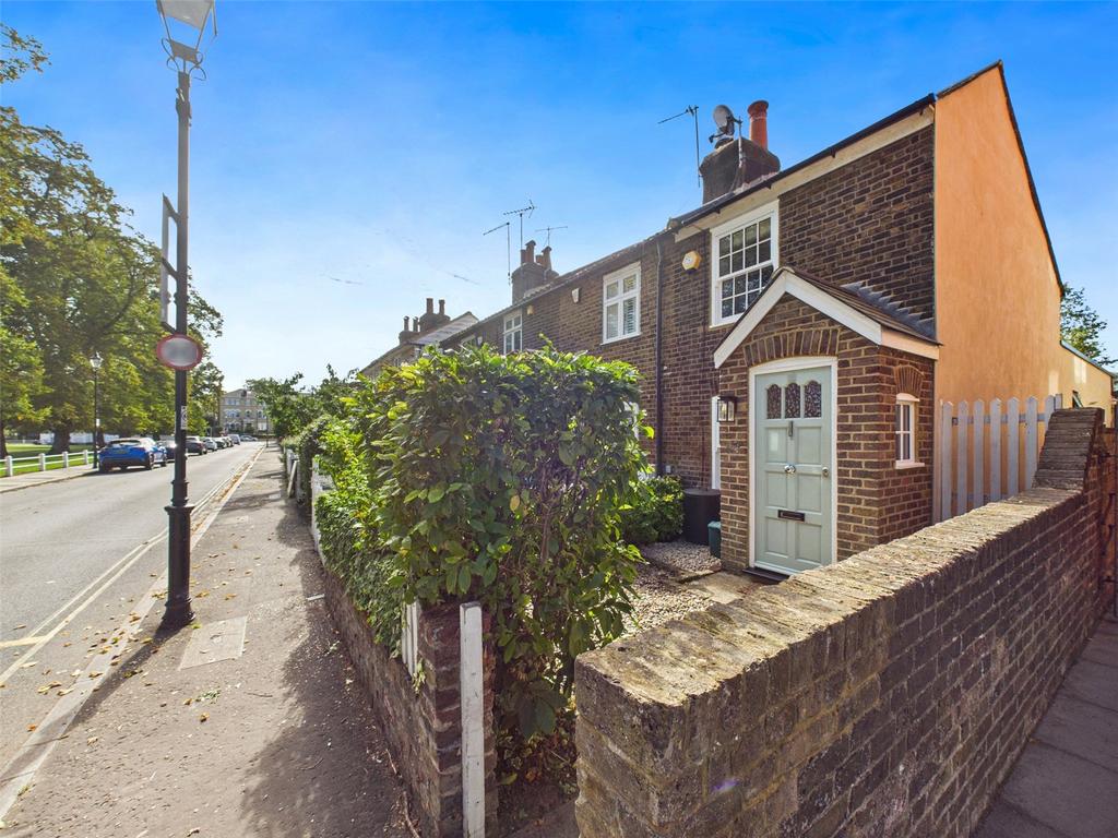 First Cross Road, Twickenham 2 bed end of terrace house - £2,600 pcm (£ ...
