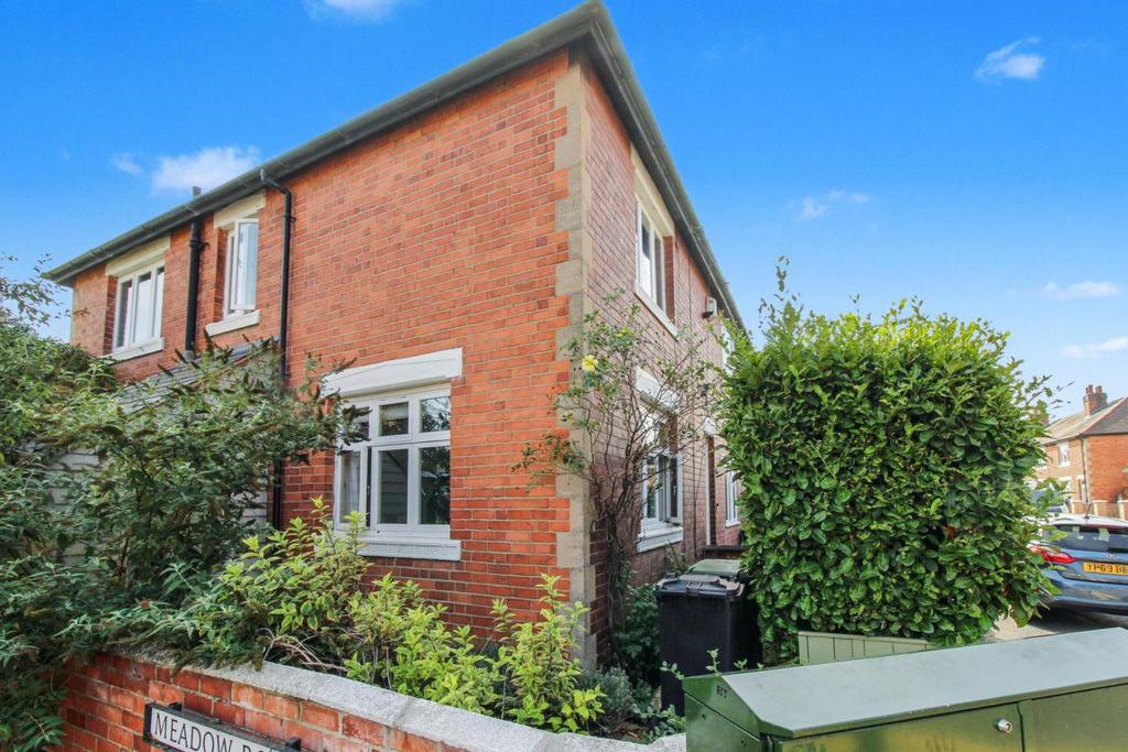 Victory Road, Beeston Rylands... 2 bed terraced house - £995 pcm (£230 pw)