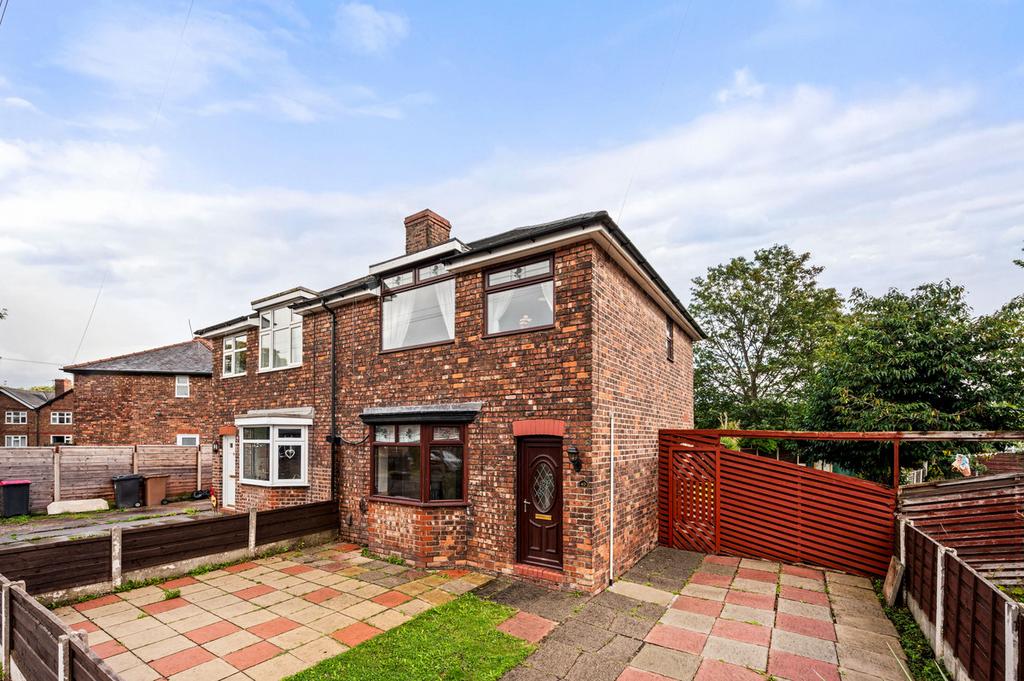 Princes Avenue, Manchester, M44 3 bed semi-detached house - £230,000